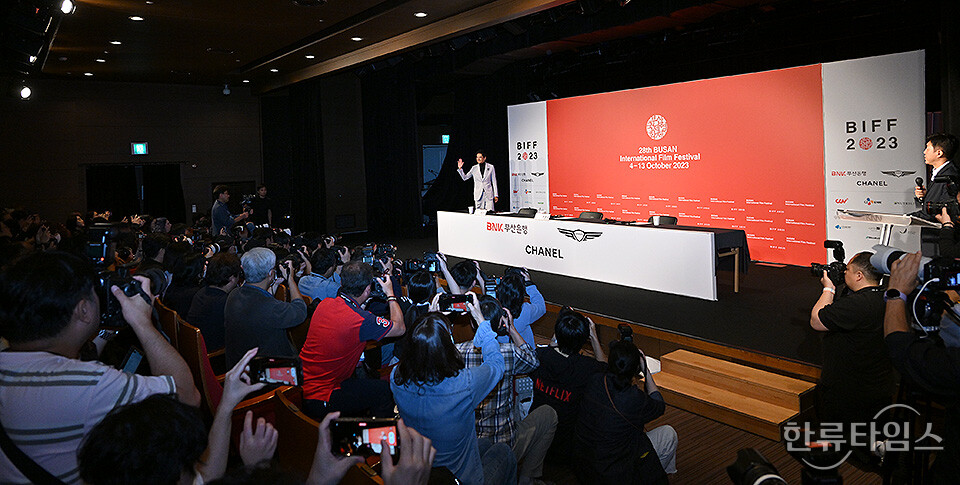 [28th BIFF] 쿨내가 풀풀! '영원한 따거' 주윤발, #사망설 #8100억 기부 #마라톤(종합)